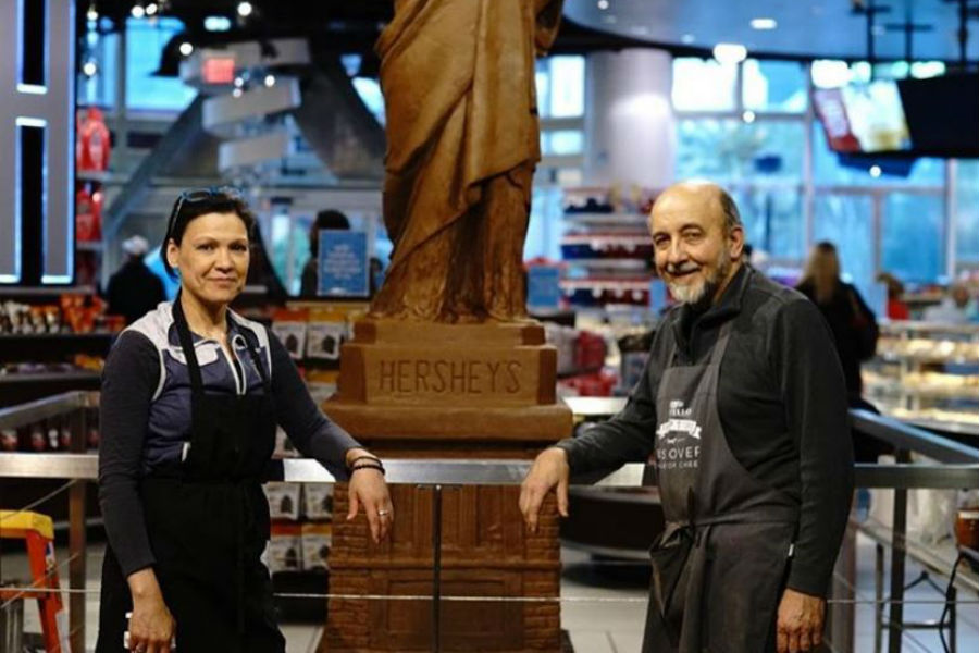 Jim Victor and Marie Pelton Food Sculptors - Society of Unique Artists